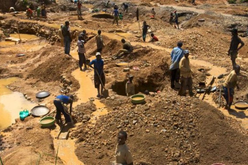 Zwaarbewapende bende steelt kilo ruw goud bij overval op concessie in ...